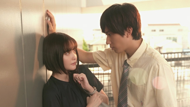 Snow Man阿部亮平“夏目”が玉城ティナ“かすみ”を壁ドン!? 『NICE CONTROL!』第2話あらすじ - ライブドアニュース