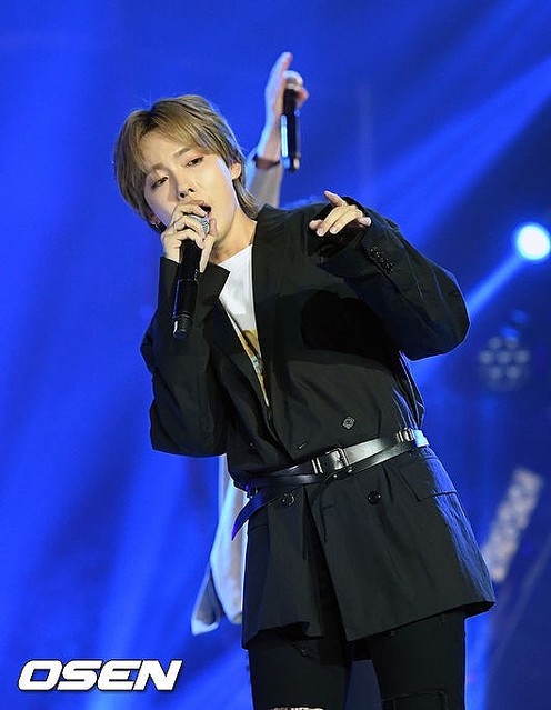 【画像】【PHOTO】WINNER「V HEARTBEAT」オープニングショーでステージを披露…ベトナムのファンと熱いひと時を過ごす 6/24 ...