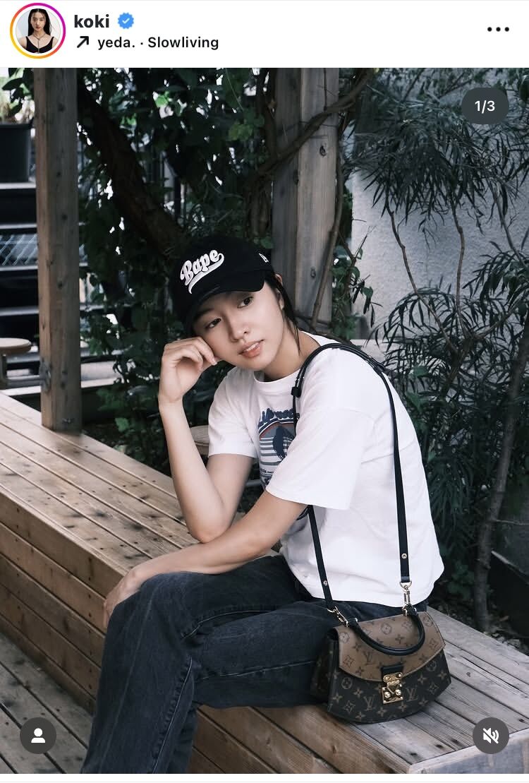 Koki，黒キャップ×プリントTシャツ×デニムパンツの自然体ショットが話題！ - ライブドアニュース