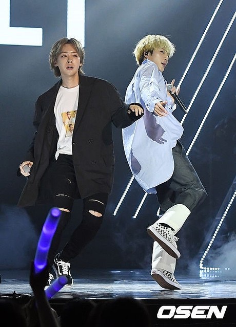 【画像】【PHOTO】WINNER「V HEARTBEAT」オープニングショーでステージを披露…ベトナムのファンと熱いひと時を過ごす 12/ ...