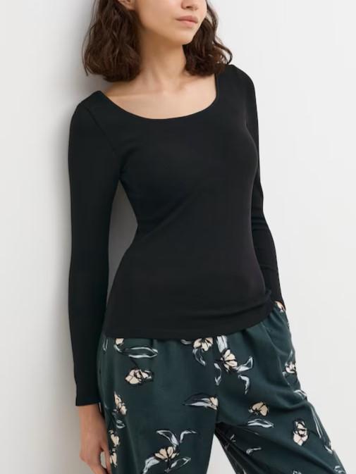 【ユニクロのチラシ】今週は「年末セール」でオトクの嵐。高機能アウターに上質ニット...防寒アイテム買うなら今！ - Peachy ...