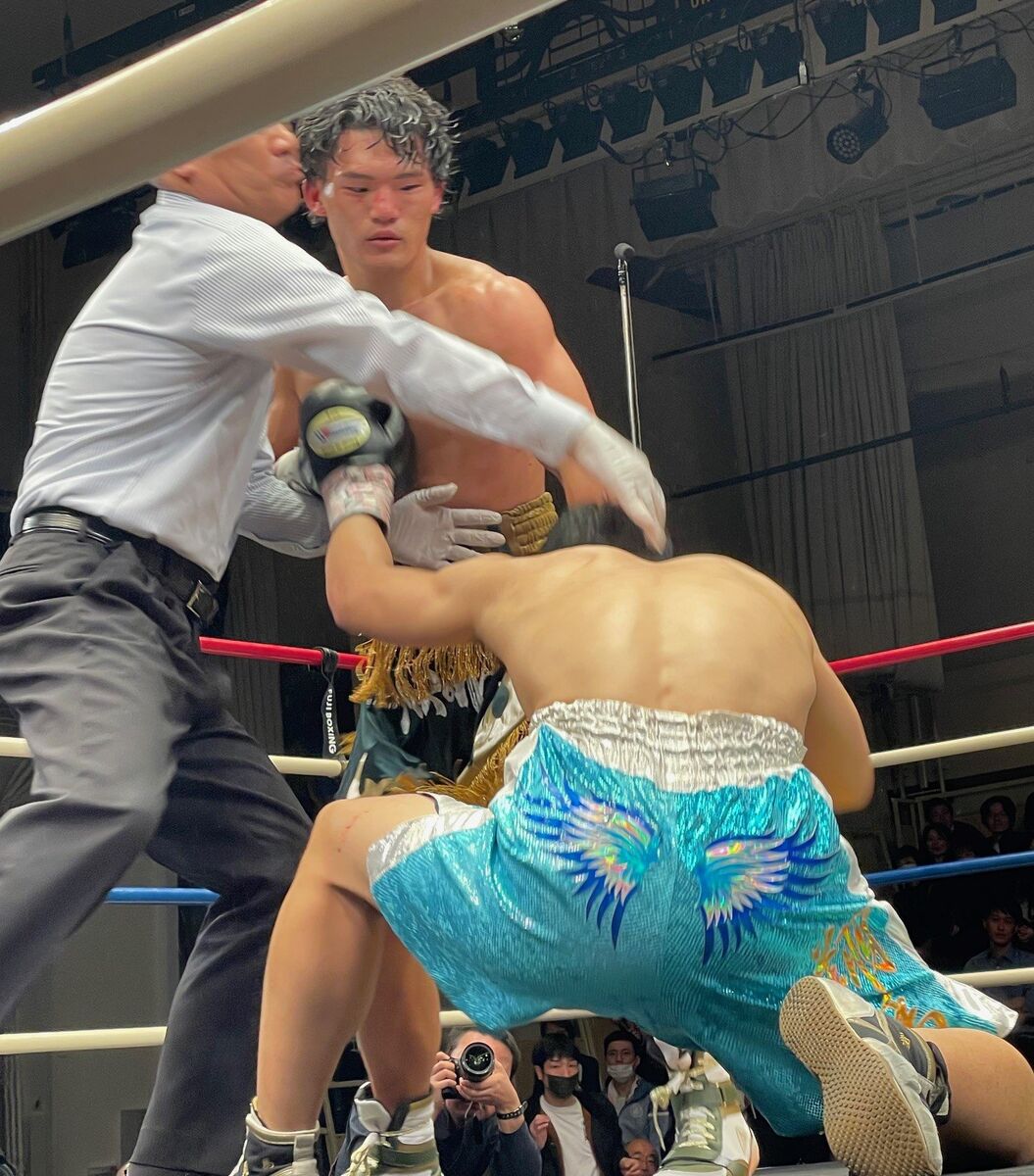 “営業マン日本王者”藤田炎村が4回TKO勝ちでV2 試合後にリクルート退職を宣言 (2023年12月12日掲載) - ライブドアニュース