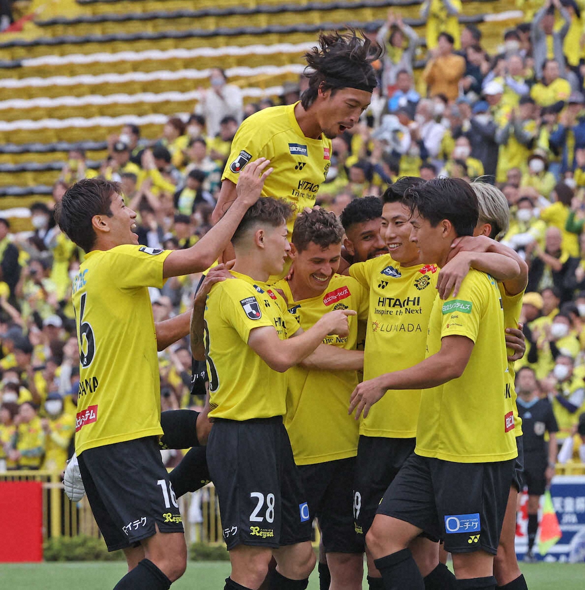 柏 J1の意地見せ4発快勝 1G1Aの細谷「FWらしいゴールだった」 12・9決勝 川崎Fと激突 (2023年10月9日掲載) - ライブドアニュース