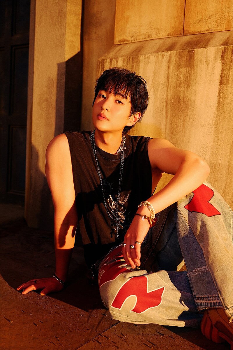 SHINee オンユ、タイトル曲「魅力」3つのバージョンのMVフォトを公開…チャレンジ映像も話題に - ライブドアニュース