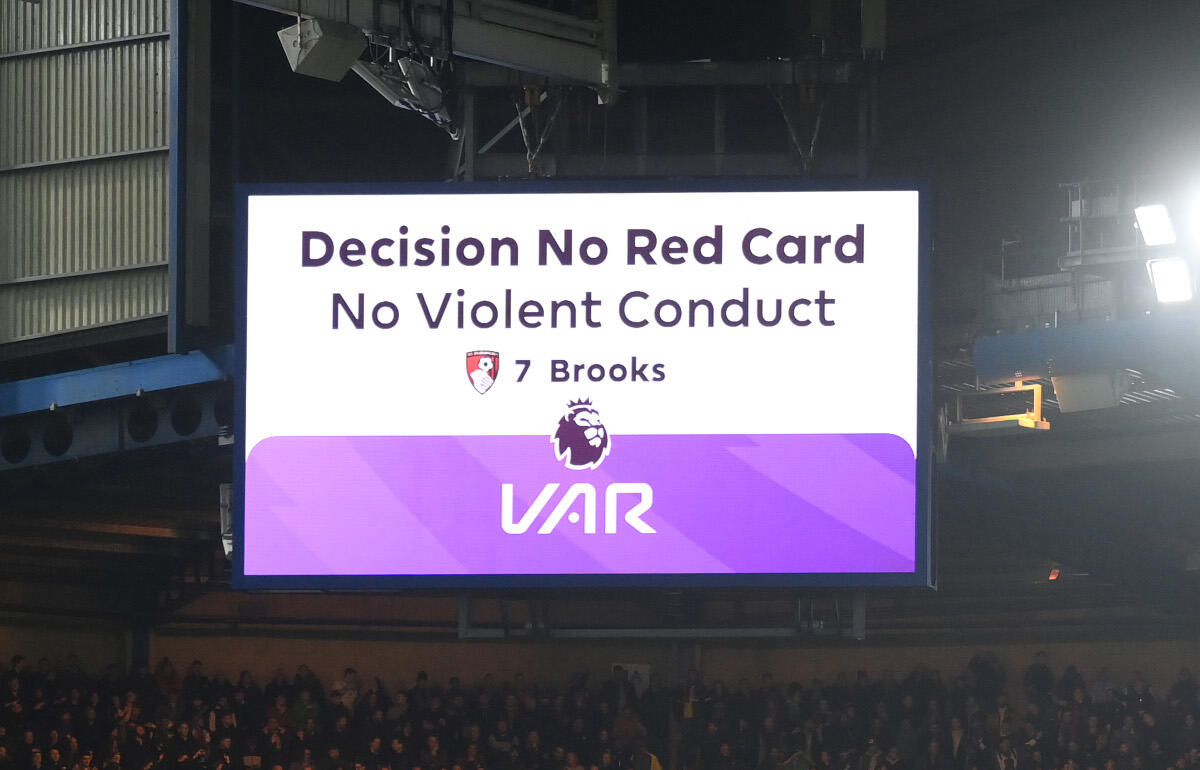 プレミア史上初のVAR却下…チェルシーDFへの暴力疑いにVARがレッド判断も主審は映像チェック後にイエロー判定 (2025年1月15日掲載) - ライブドアニュース