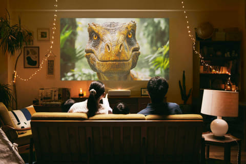 Aladdin X初の4K超短焦点プロジェクタ。壁から約18cmで100型、IMAX Enhanced対応 - ライブドアニュース