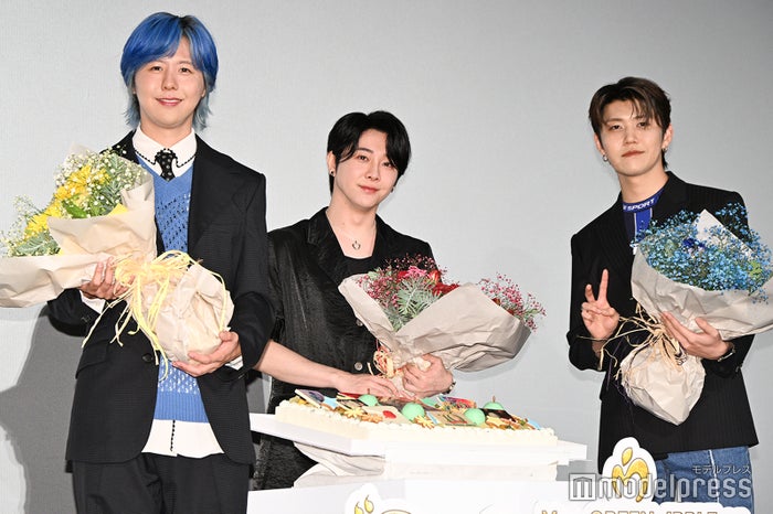 Mrs. GREEN APPLE、サプライズに笑顔 一度限りのイベントで祝福の声飛ぶ - ライブドアニュース