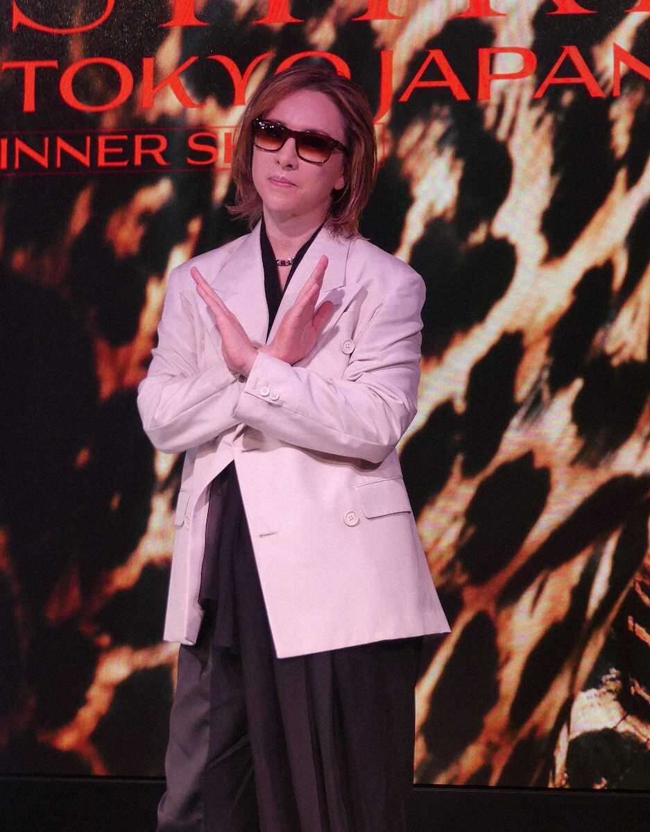 YOSHIKIが緊急会見 “激ヤセ”に心配の声…途中でうずくまる姿も 「苦しそう」「もうやめて」 - ライブドアニュース