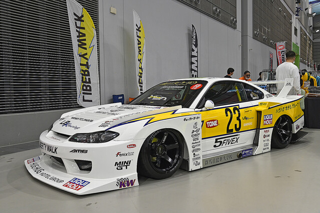 ど派手なボディが10代どころかキッズにも大人気！ リバティウォークのS15とアヴェンタドールが東北に熱風を吹かせた - ライブドアニュース