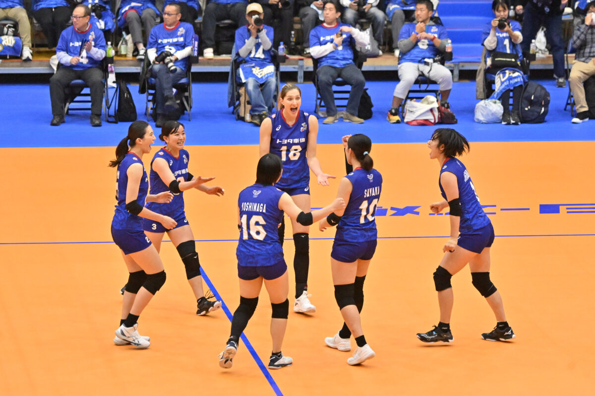 刈谷が効果的なサーブでホームでの勝利を飾る！ Astemoは多彩な攻撃を見せるも一歩及ばず【大同生命SVリーグ女子第12節GAME2】 - ライブドアニュース