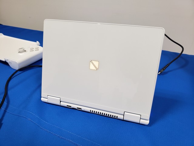 NEC 8型UMPC『LAVIE MINI』写真レポ。独特配列のキーボードや合体機構など見どころ多数 - ライブドアニュース