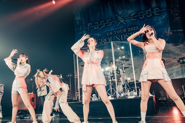 PassCode「US / JAPAN TOUR 2023 - GROUNDSWELL -」初のUS公演を含むツアーにみえた成長と新たな景色 - ライブドアニュース