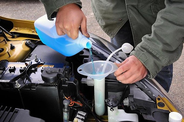 じつは義務のものも！ クルマの液類が鮮やかに色づけられているワケ - ライブドアニュース