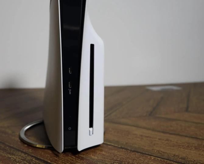 写真で見るPS5の新型、こんなにコンパクトになった - ライブドアニュース