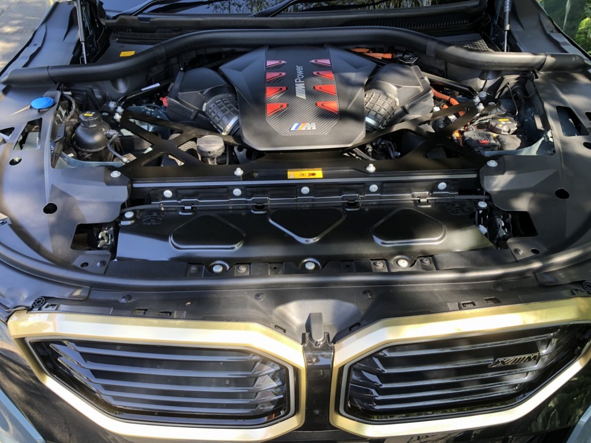 デザインはオラオラ、加速は気持ちよすぎ。BMWのフラッグシップSUV「XM」はゴージャスそのもの - ライブドアニュース