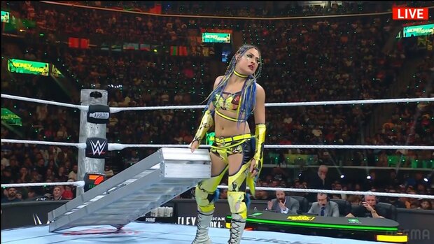 【WWE】ジュリアが惜しくもMITBラダー戦V逃す！ 伏兵ナオミがブリーフケースを獲得 (2025年6月8日掲載) - ライブドアニュース