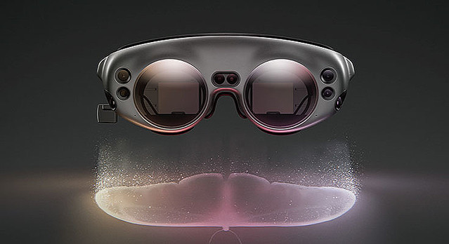 NTTドコモが小型軽量なMRヘッドセット「Magic Leap 1」を正式発売 リアルとデジタルがシームレスに融合したMR空間とは (2020年6月9日掲載) - ライブドアニュース