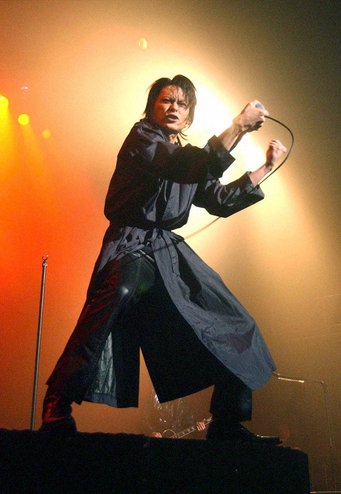 櫻井敦司さん急逝 芸能界から追悼の声 メンバーや後輩IZAMら悲痛 音楽業界に衝撃…出版社もコメント (2023年10月24日掲載) - ライブドアニュース