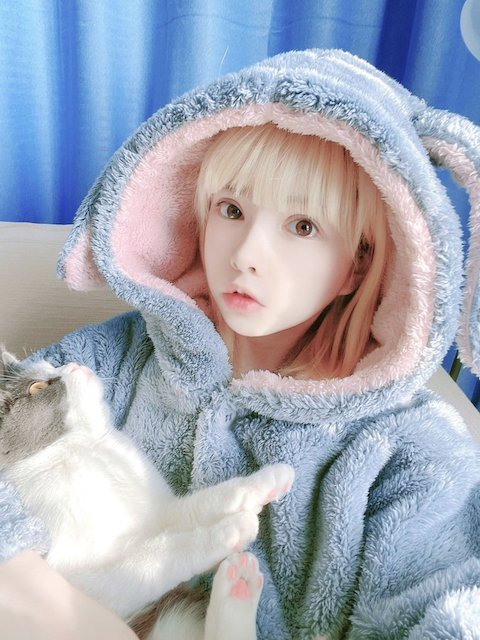 コスプレイヤー622がフード姿のセルフィーを公開 - ライブドアニュース