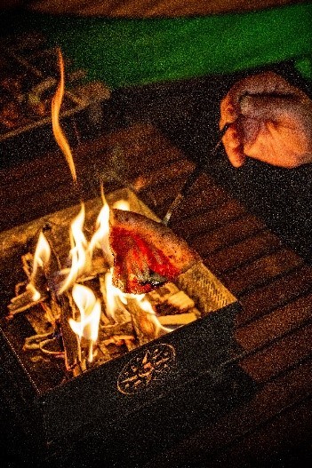 テントの中で”焚き火体験”、北海道・札幌で「マチナカTAKIBI BAR」を開催 (2024年2月28日掲載) - ライブドアニュース