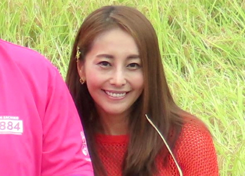 熊切あさ美43歳「生足」ショットにSNS歓喜「美脚が眩しい」初のファンクラブ開設も - ライブドアニュース