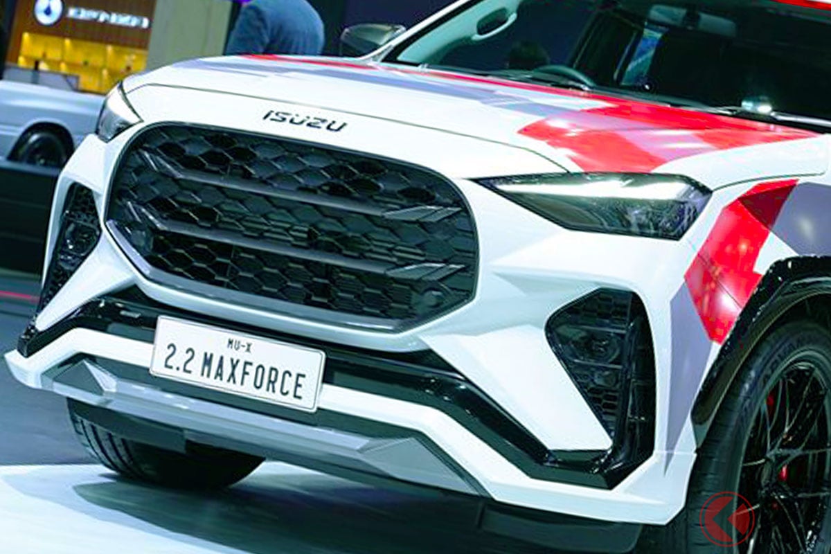 全長4.9m！ いすゞ新「3列シートSUV」実車公開！ パワフルな新世代「ディーゼルエンジン」×強靭ラダーフレーム搭載！ “ド迫力デザイン”採用した「新ミューX」タイで披露！ - ライブドアニュース