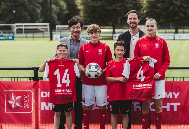 MVVマーストリヒトの共同オーナーである出島フットボールが、MVVマーストリヒト・アカデミーのタイトルスポンサー・メインパートナー契約を締結 ...