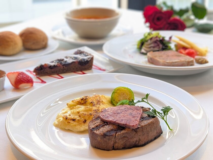 アメリカの伝統的なバレンタインの雰囲気を味わer！ベンジャミンステーキハウスKITTE大阪「バレンタイン限定ディナーコース」 - ライブドアニュース