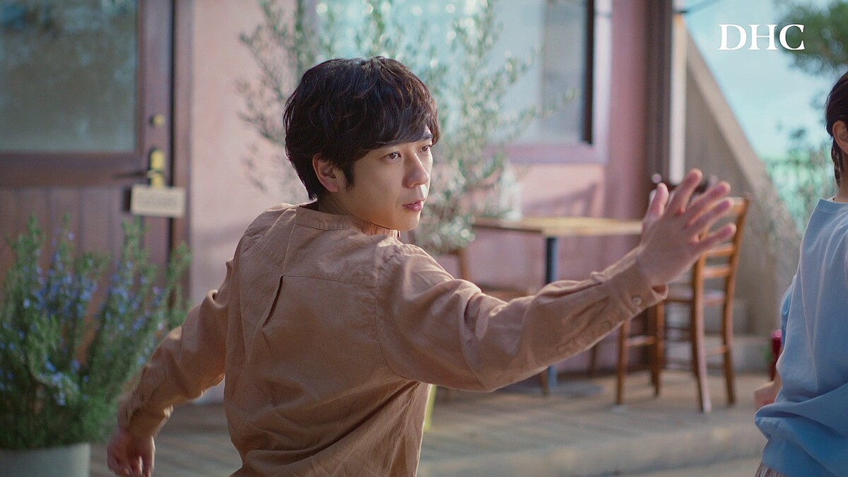 二宮和也、DHC新TVCMで太極拳を披露！特別インタビュー映像公開 - ライブドアニュース