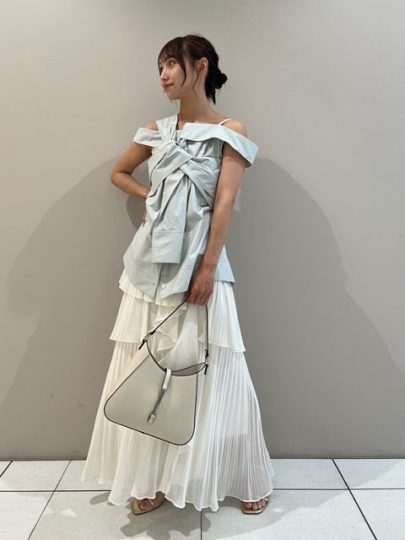 抜け感を出してあか抜ける！【大人女子の肌見せコーデ】SNAP♡ - Peachy - ライブドアニュース