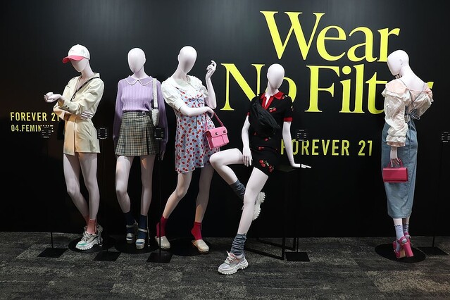 再上陸のFOREVER21、2023春夏モデルを公開 - 大量生産・大量消費のイメージから脱却するコレクション - ライブドアニュース