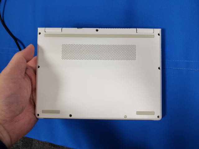 【画像】NEC 8型UMPC『LAVIE MINI』写真レポ。独特配列のキーボードや合体機構など見どころ多数 11/16 - ライブドアニュース