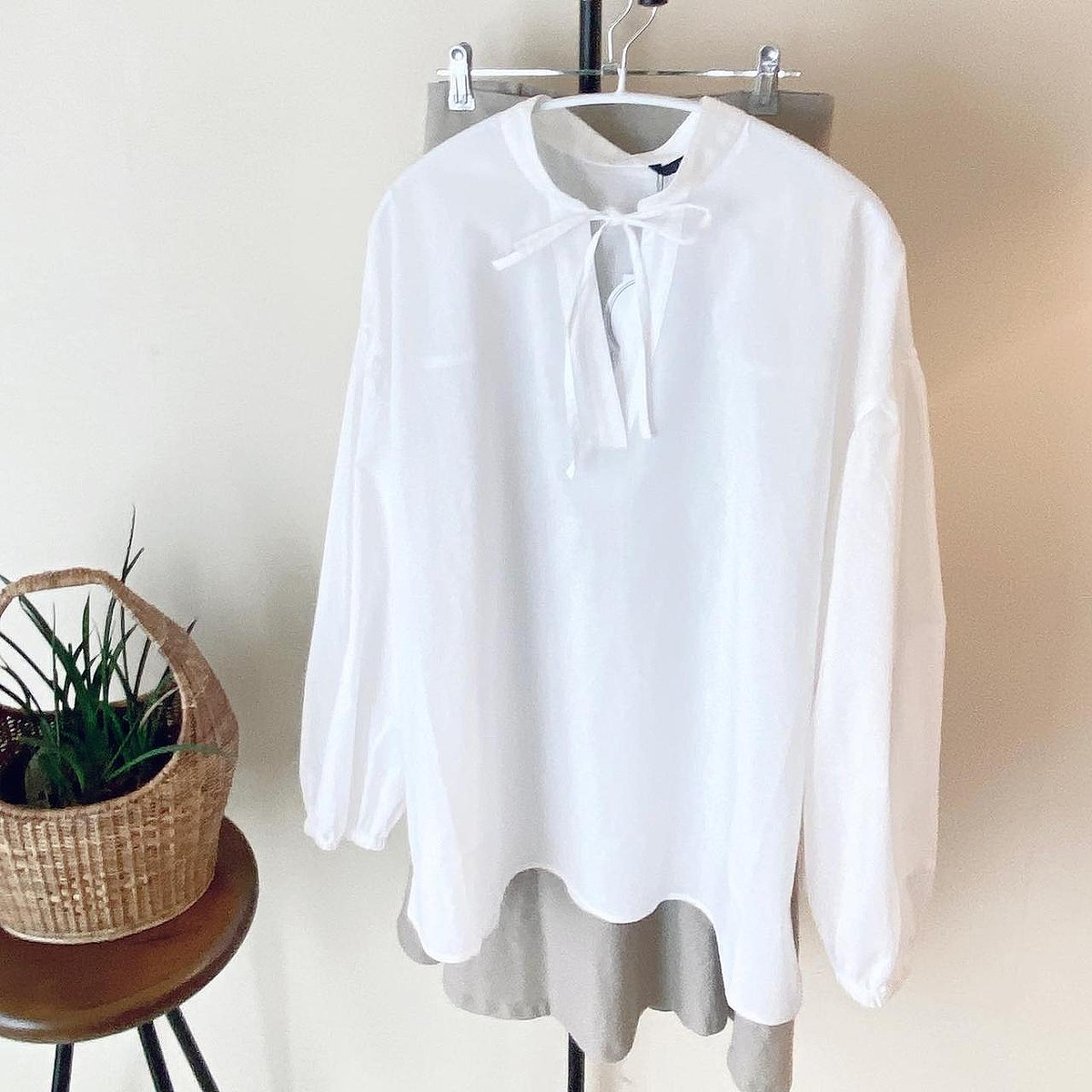 大人こそ《白》が正解かも！【しまむら】晩夏まで活躍しそう！「戦利品トップス」 - Peachy - ライブドアニュース