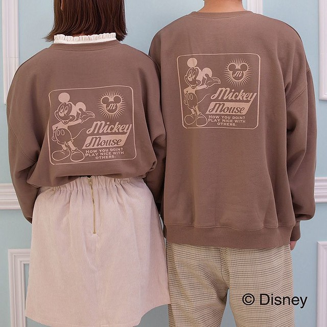 バックプリントがポイント！pairpair ディズニー「ミッキーマウス/ウラキモウプリントスウェット(男女兼用アイテム)」 - ライブドアニュース
