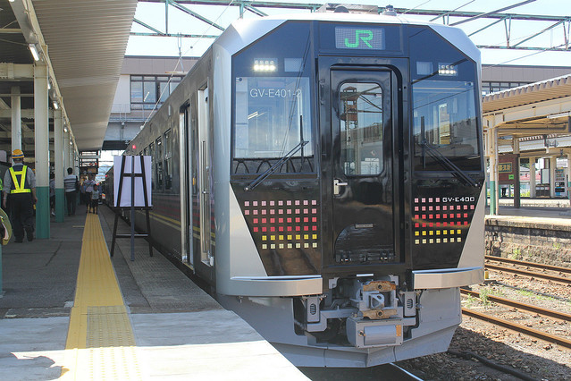 JR東日本GV-E400系、新津駅で新型車両の展示会 - 8/19デビューへ - ライブドアニュース