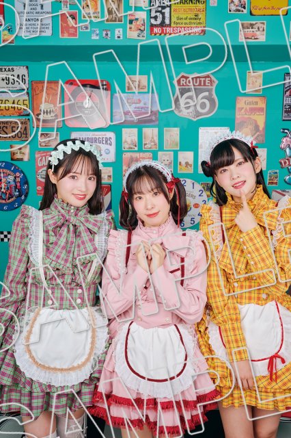 AiScReam、1冊まるごと特集本4日発売！撮り下ろしグラビア、実写MV密着のフォトレポートなど収録 - ライブドアニュース