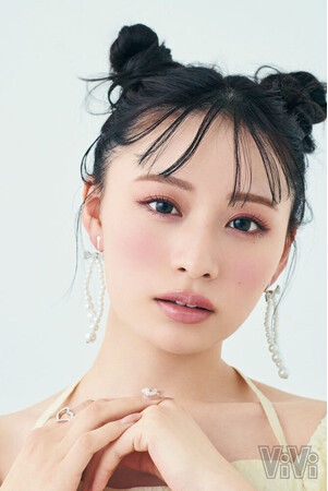 【画像】ViVi5月号では手越祐也さんの単独特集4P +ポジティブステッカーの特典付き。待ち受けにすると運気が上昇するというウワサの“金手越”画像も配布開始！ 7/9 - ライブドアニュース