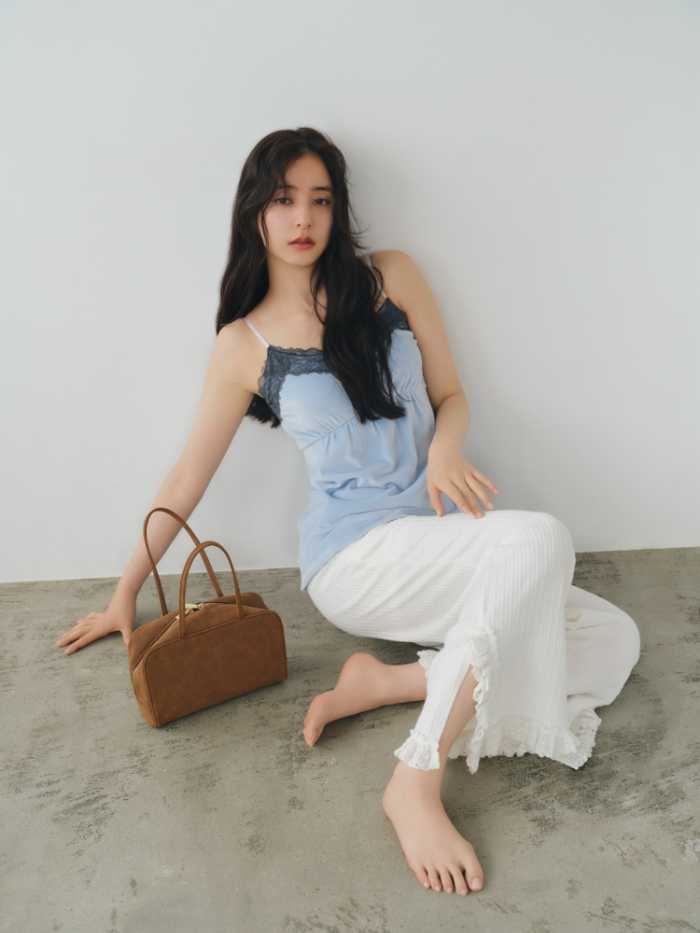 SNIDEL HOME×新木優子♡秋の訪れを感じる新作ルームウェア公開 - Peachy - ライブドアニュース