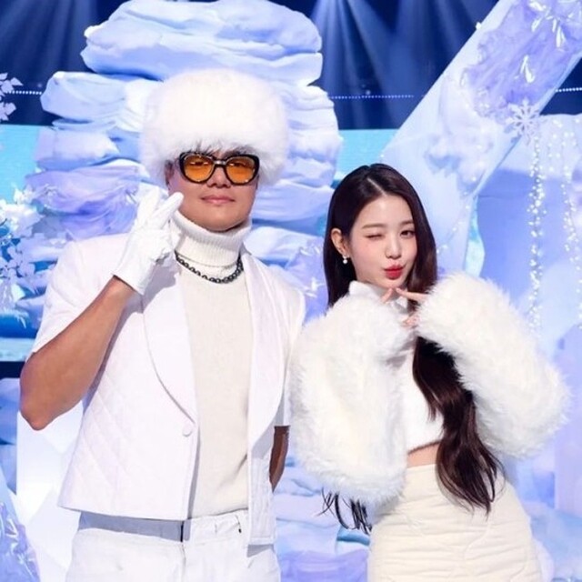 パク・ジニョン（J Y Park）、IVE ウォニョンとコラボ！お揃いの衣装で新曲「Groove Back」のステージを披露 - ライブドアニュース