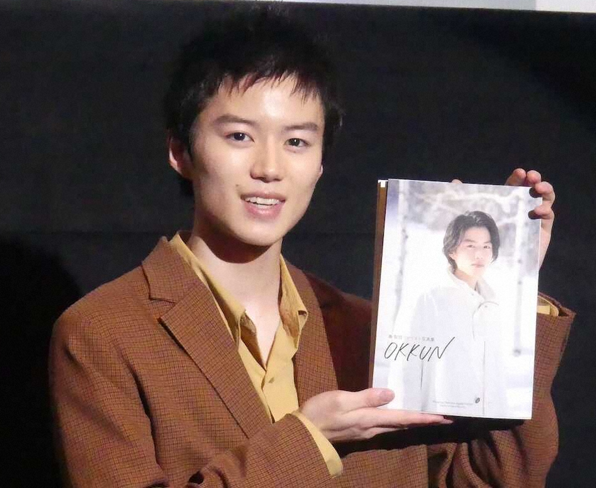 奥智哉 お気に入り半裸ショットに大照れ「小っ恥ずかしい」 「奥智哉ファースト写真集OKKUN」 - ライブドアニュース