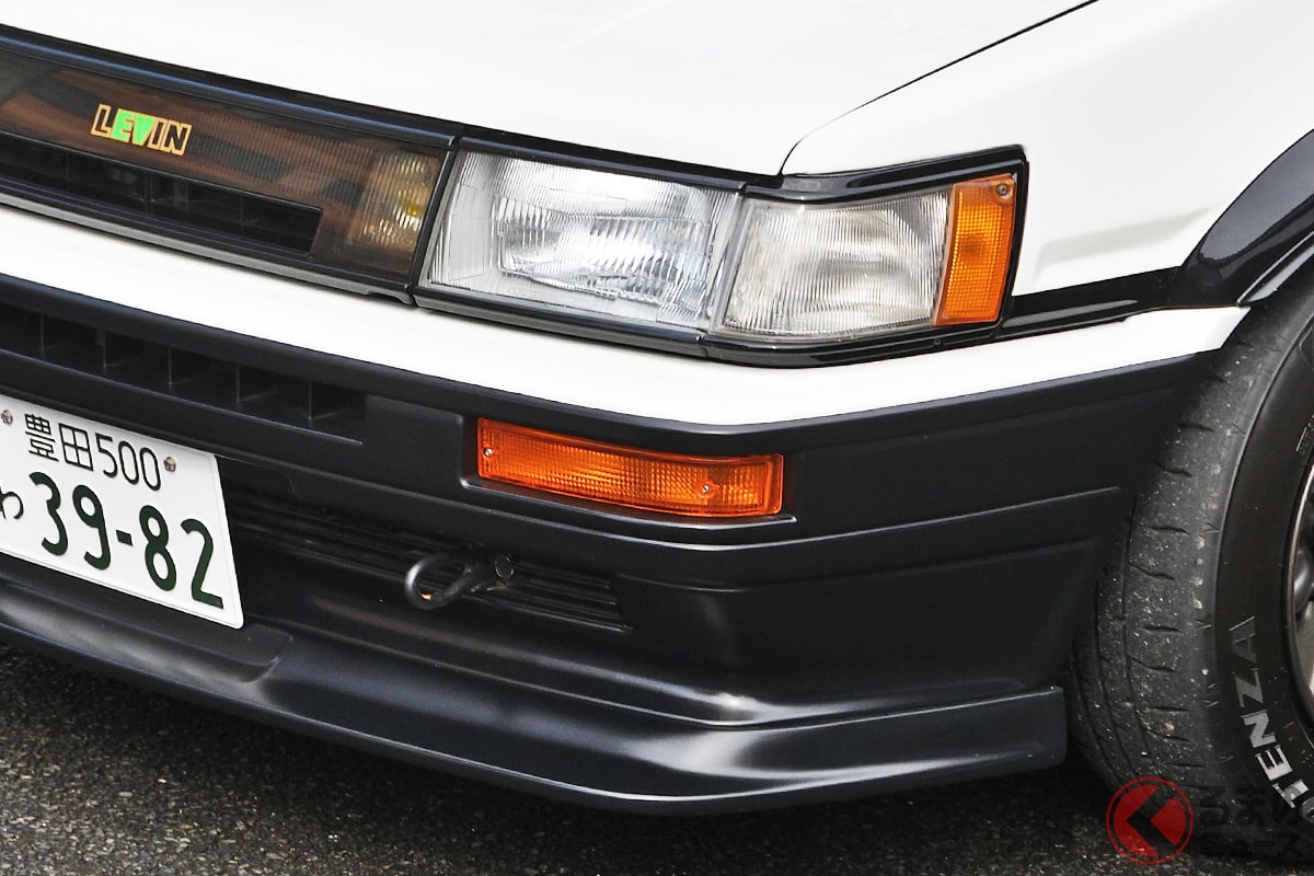 6速MT搭載！ トヨタの「“最新”AE86」が凄かった！ 「旧車そのまま」デザイン×“漢”の「2シーター」仕様採用！ 「最新ユニット」で復活の「AE86 BEV」実際の印象はいかに ...
