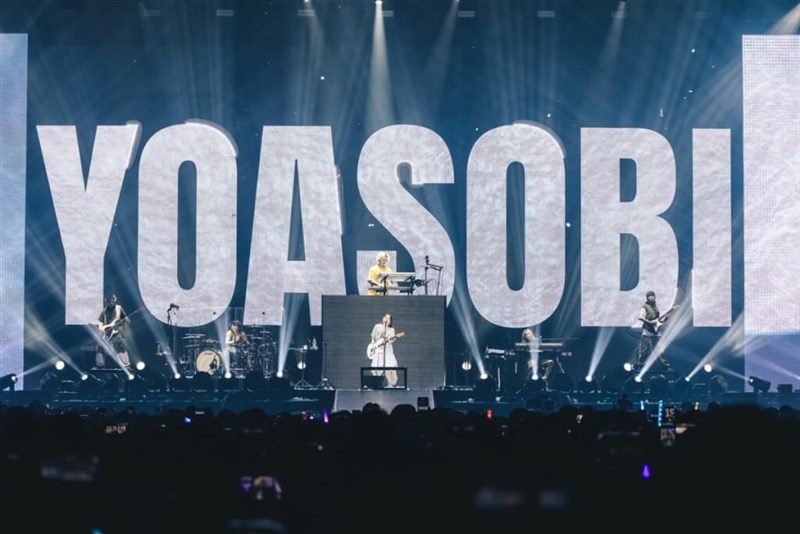 YOASOBIが台北アリーナで2デイズ公演 抽選参加60万人にメンバー驚き／台湾 - ライブドアニュース