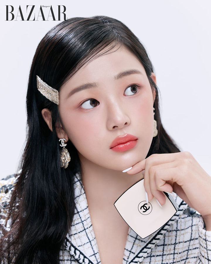 【画像】NewJeans ミンジ、華やかなビジュアルのグラビアを公開…愛らしい魅力 5/5 - ライブドアニュース