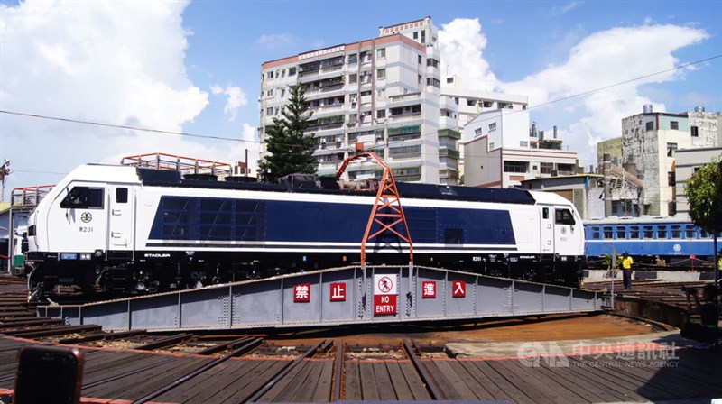 台湾鉄道、新型ディーゼル機関車お披露目 サービス向上へ (2023年7月11日掲載) - ライブドアニュース