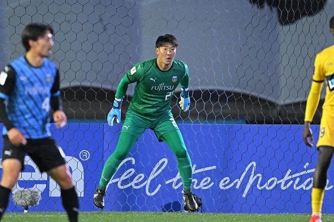 川崎GK安藤駿介がACLEで掴んだ9年ぶりの出番。研鑽を怠らなかった“あんちゃん”に送られた感動的なシーン - ライブドアニュース