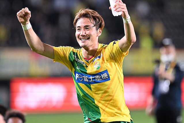 千葉の元日本代表MF、“ACL再来”劇的ジャンピングボレー弾が話題 「展開無視の理不尽ゴール」「意地見た」 - ライブドアニュース