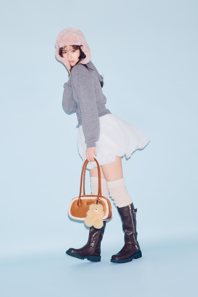 思わず触りたくなる冬素材♡ ぬいぐるみ気分に浸れる【もこもこコーデ】3選 - Peachy - ライブドアニュース