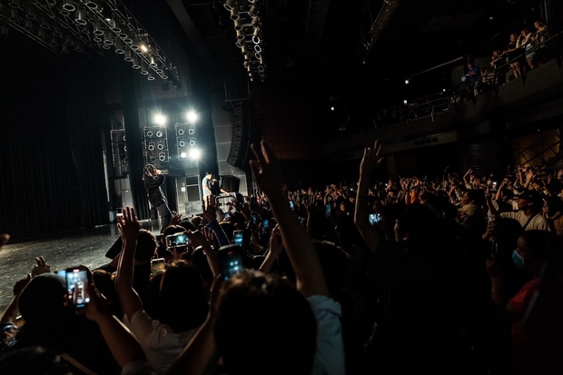 「自分には音楽しかない」変態紳士クラブ・VIGORMANが直接リスナーに想いを伝えた約30分間のライブをレポート - ライブドアニュース