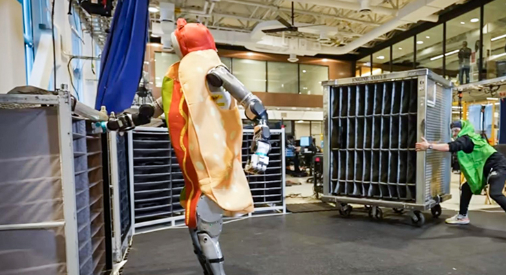 ボストンダイナミクス、今度はハロウィンのコスプレでAtlasが作業する動画を公開 イタズラに対応する様子が面白い Trick or treat, Atlas! - ライブドアニュース