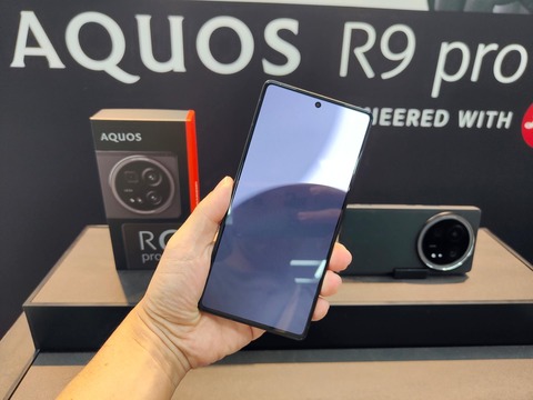 NTTドコモ、Leicaカメラ搭載スマホ「AQUOS R9 pro SH-54E」と「AQUOS R9 SH-51E」にAndroid 15へのOSバージョンアップを提供開始 - ライブドアニュース